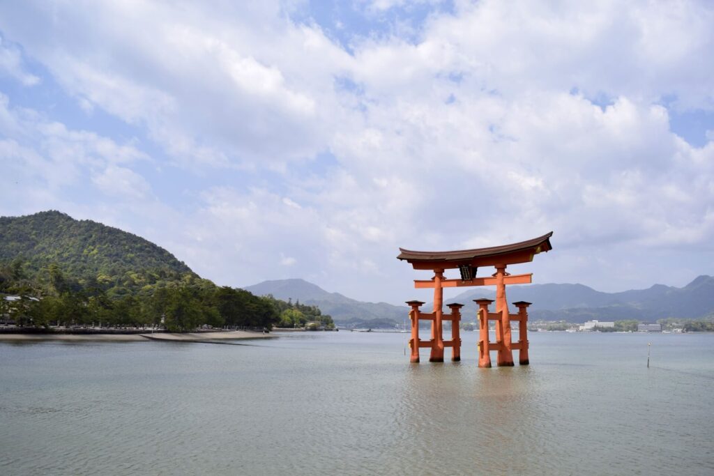 【広島旅行】宮島の驚きのハプニング！厳島神社、宮島ロープウェー、宮島水族館で大冒険♪ - Mixコンカフェニコバー